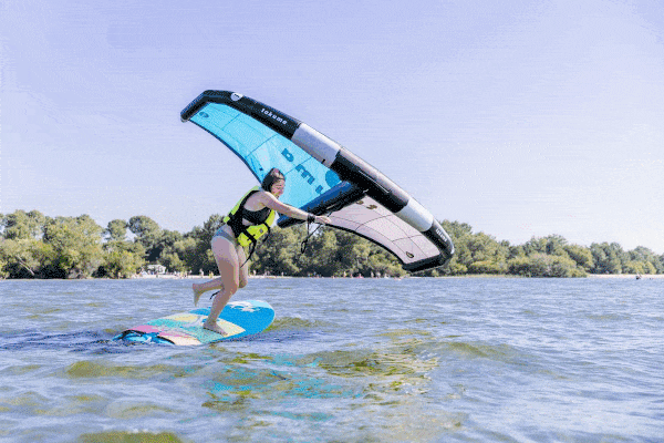 Wing foil à Biscarrosse : 6 bonnes raisons de tenter l’expérience